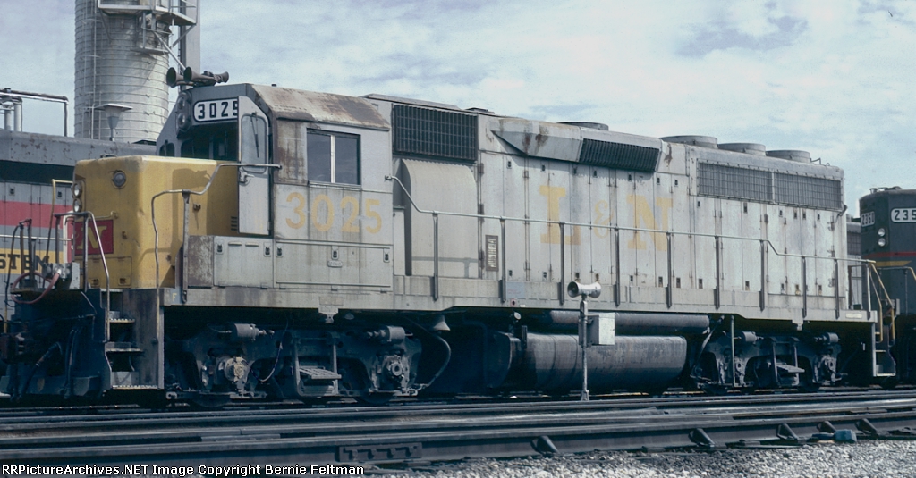 L&N GP40 #3025, in the Boyles Yard Service Center,